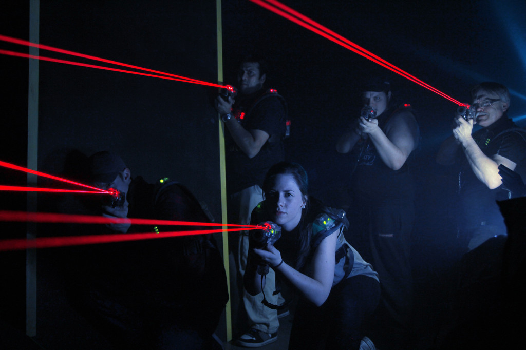 laserhallpose2 | iPlayLaserforce