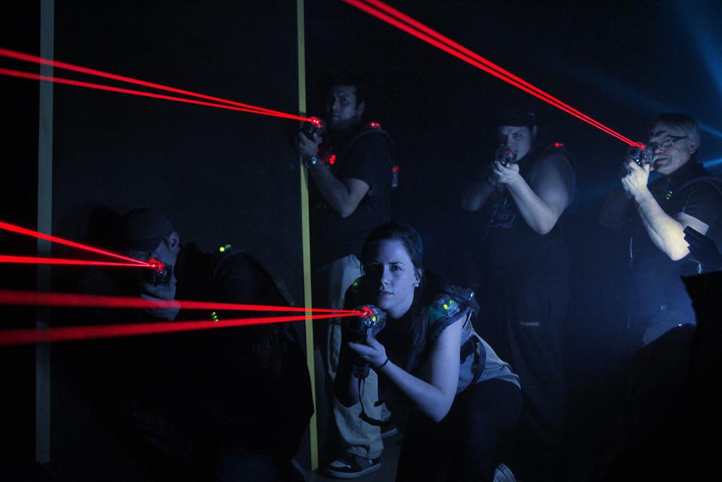 laserhallpose2 | iPlayLaserforce